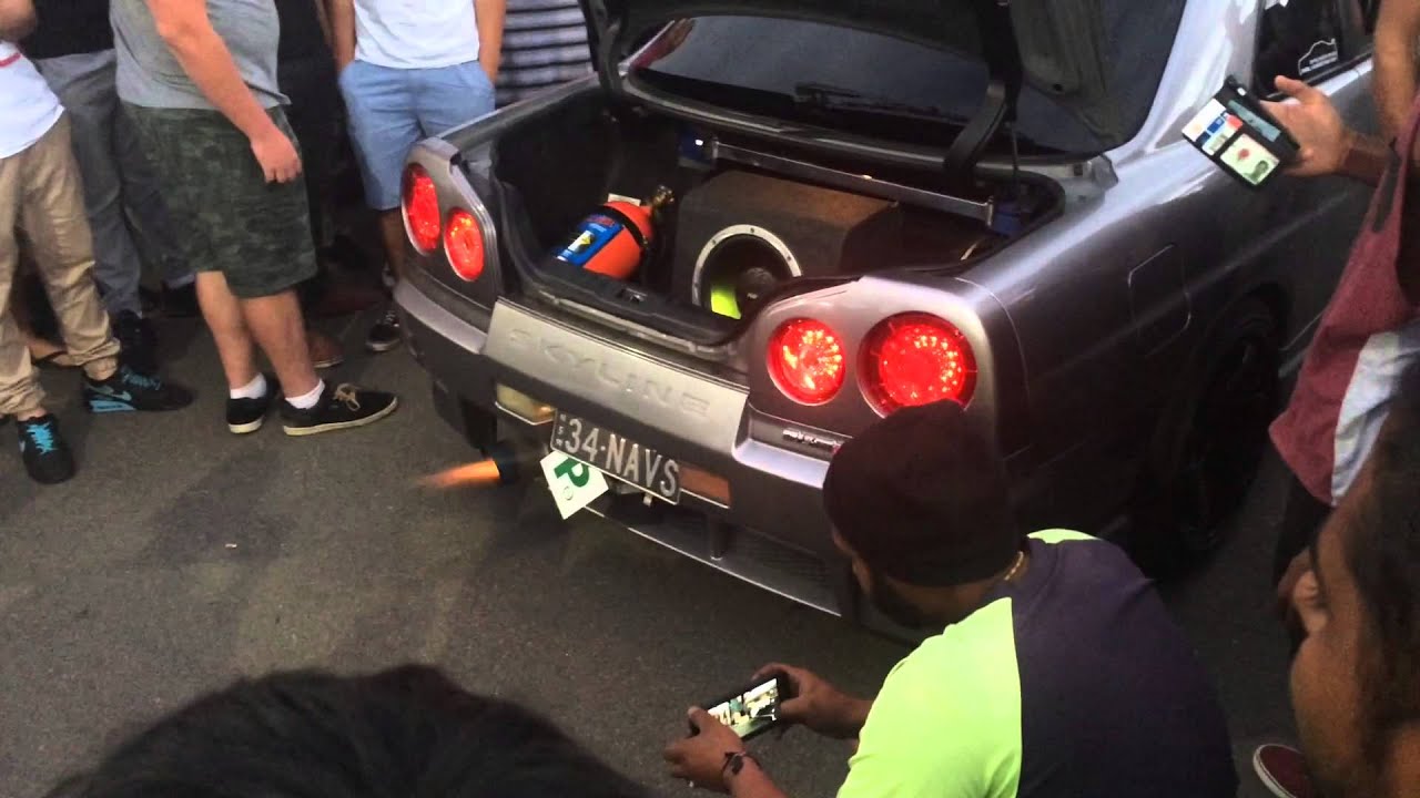 R34 Skyline on NOS Sound - Spitting Flames (HD 1080p) - YouTube