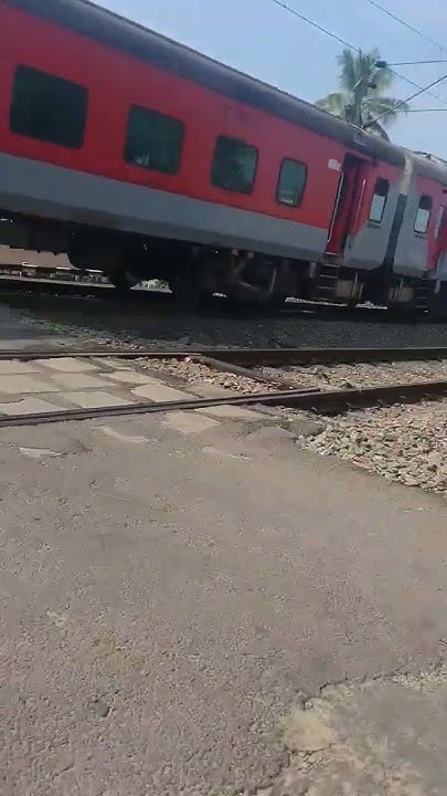 Netravati Express 16345 Mumbai LTT to Trivandrumprum 🚂😍#shortvideo #train#indianrailways - YouTube