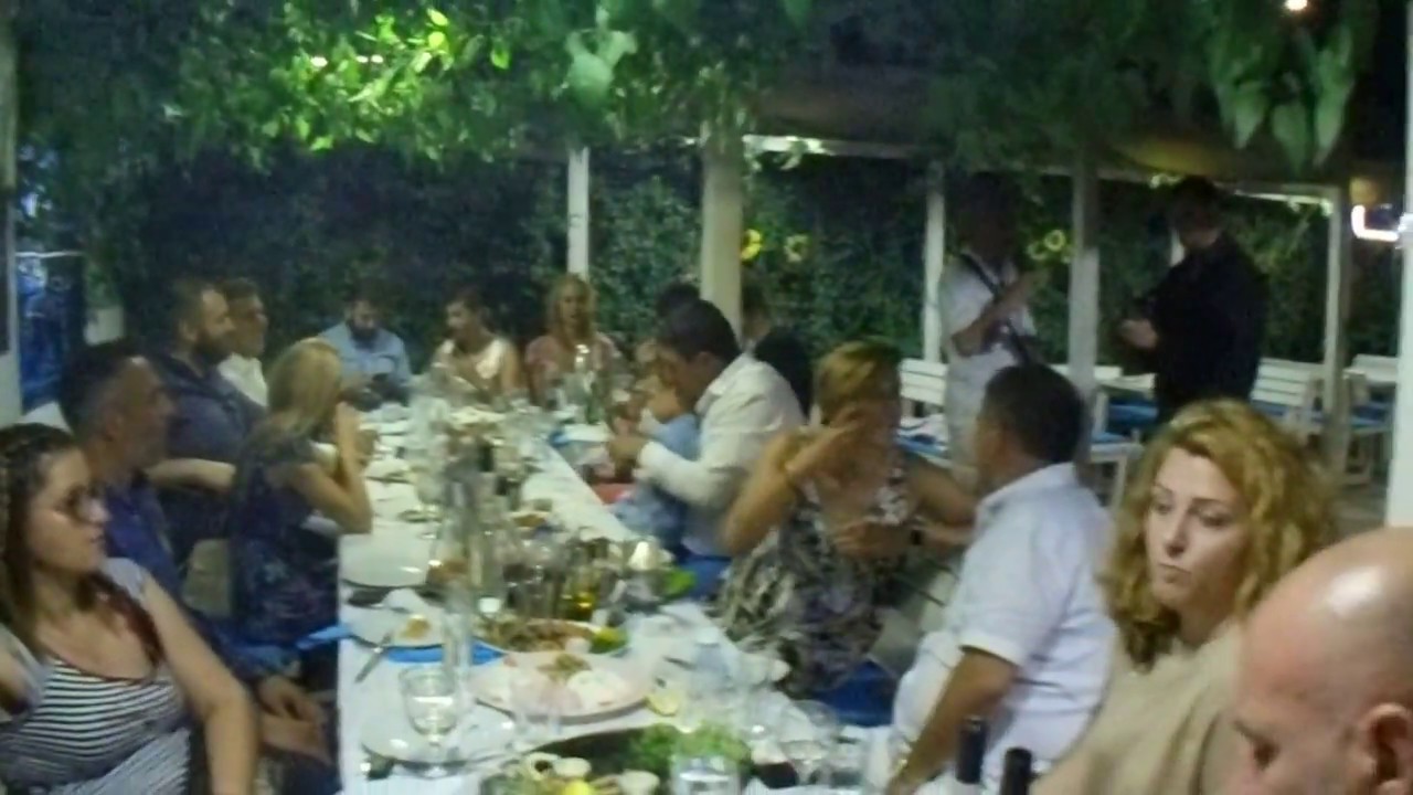 ΕΤΣΙ ΞΑΦΝΙΚΑ.ΠΑΡΤΥ ΓΕΝΕΘΛΙΩΝ ΤΟΥ ΦΙΛΟΥ ΔΗΜΗΤΡΗ. ΣΤΗ ΤΑΒΕΡΝΑ ΤΗΣ ...
