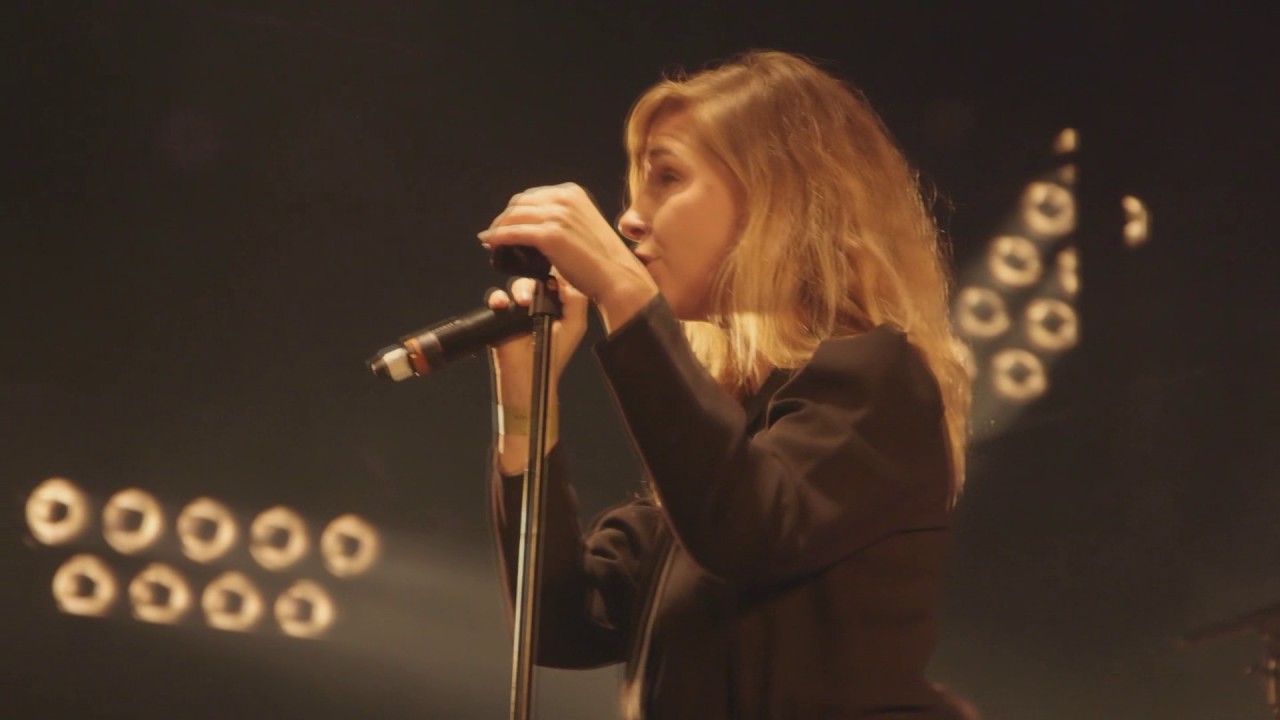 Barbara Carlotti: Chant des machines | AI-composed concert - YouTube