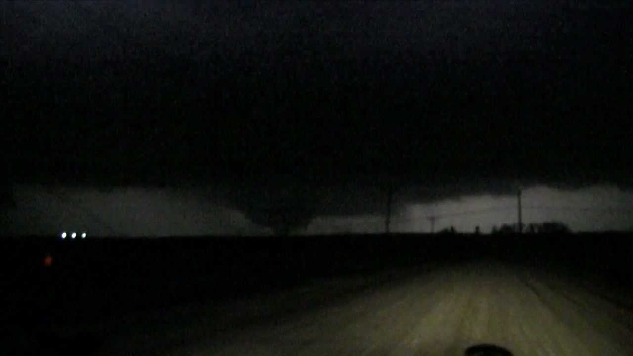 Iowa Nighttime Tornadoes - YouTube