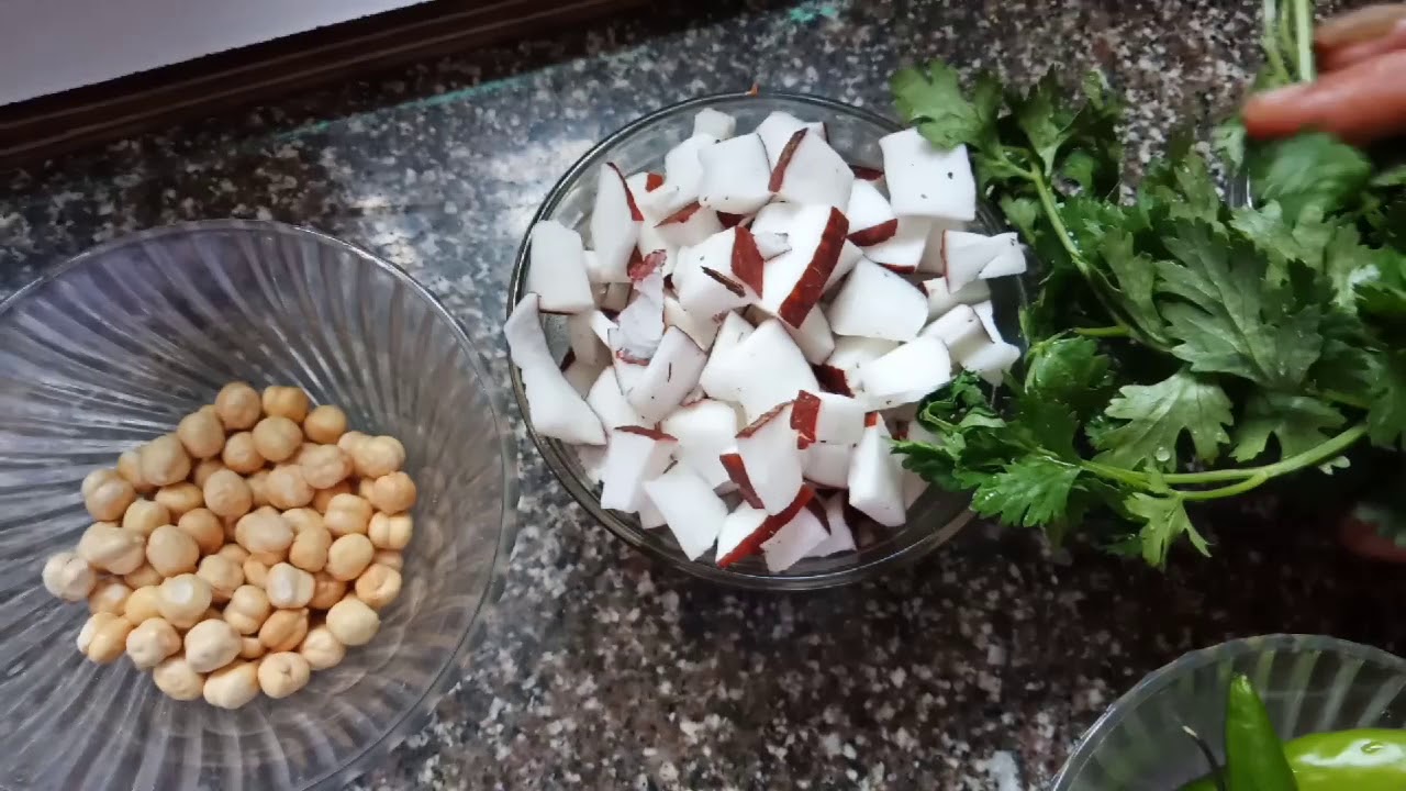 Thatte idly/plate idly with coconut chutney -a breakfast recipe! - YouTube