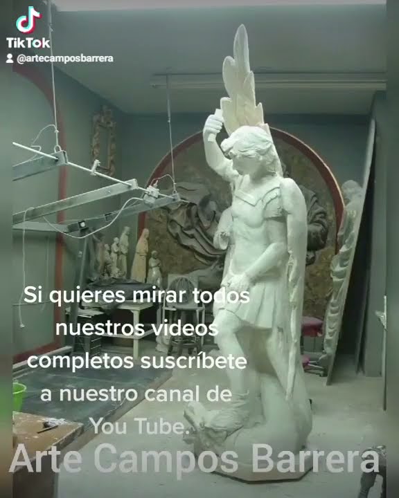 Modelado en yeso y resina de un Arcángel San Miguel de tamaño natural ...