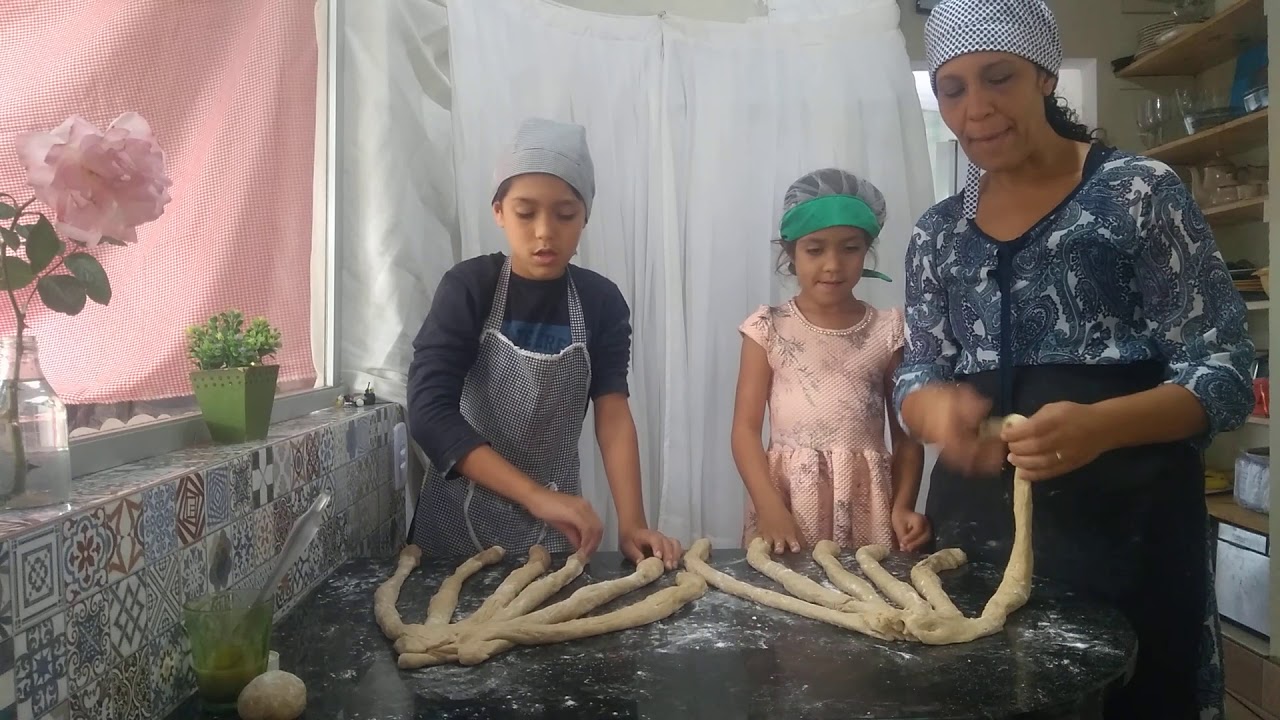4 Trançando o Pão judaico Challa 18 de abril de 2020 - YouTube