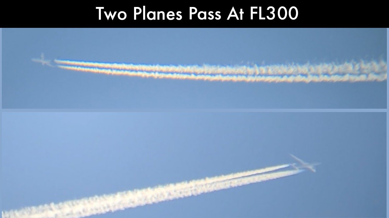 Planes Pass Each Other At 30,000ft - YouTube