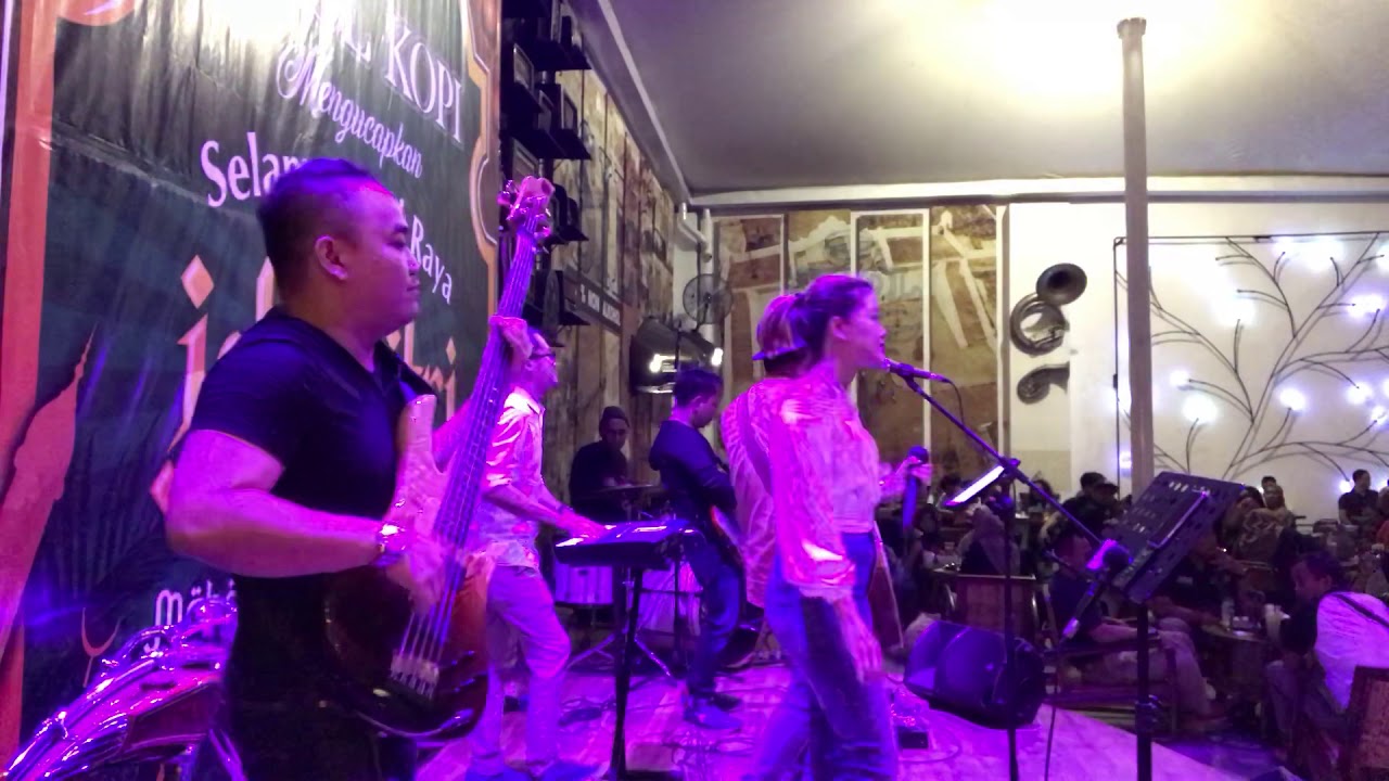 Spirit Carries On-Dream Theater (Cover) BAND JOGJA - YouTube