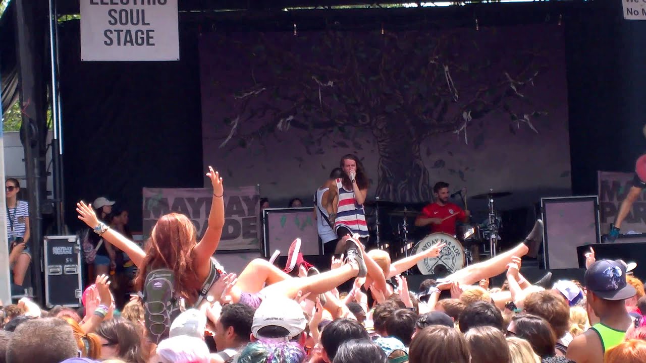 Mayday Parade - Black Cat Live at Warped Tour 2014 (2 of 3) - YouTube