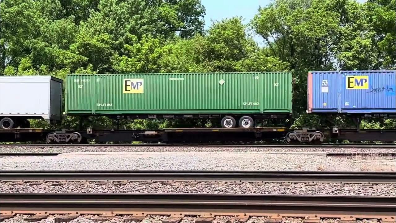 Bnsf warbonnet trails on intermodal - YouTube