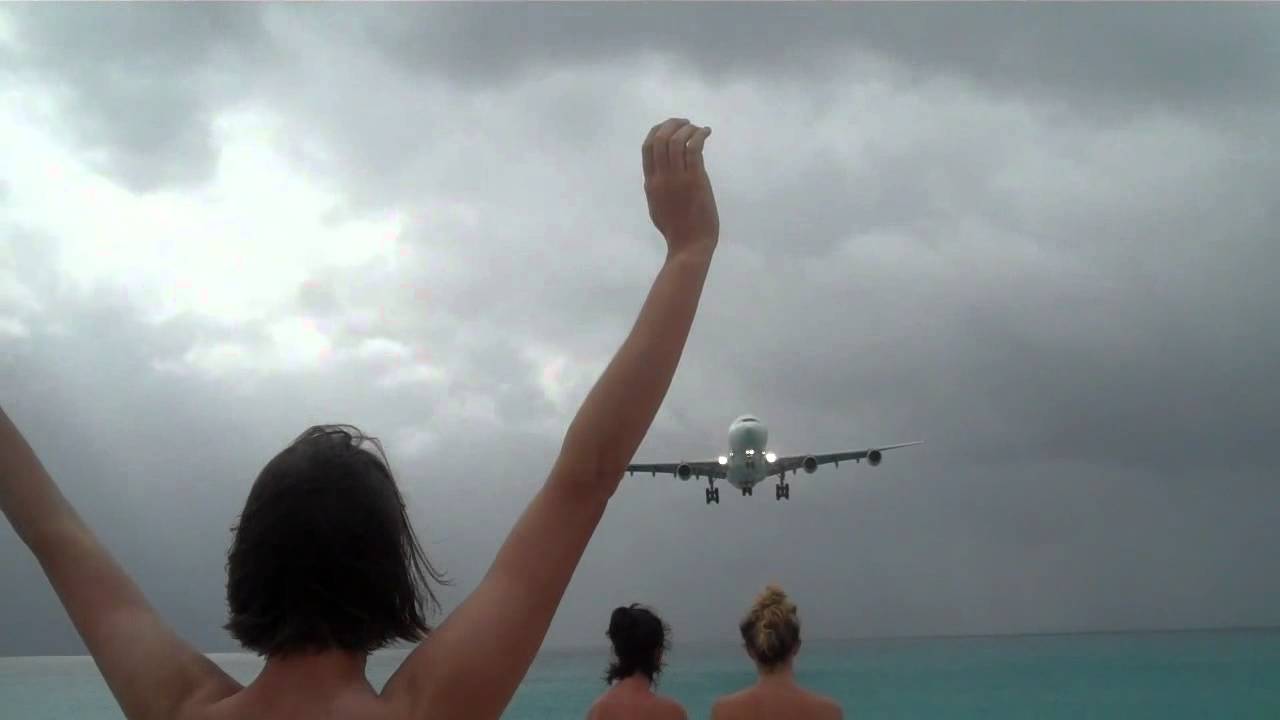 Air France A340 Landing SXM 12-24-2011 - YouTube