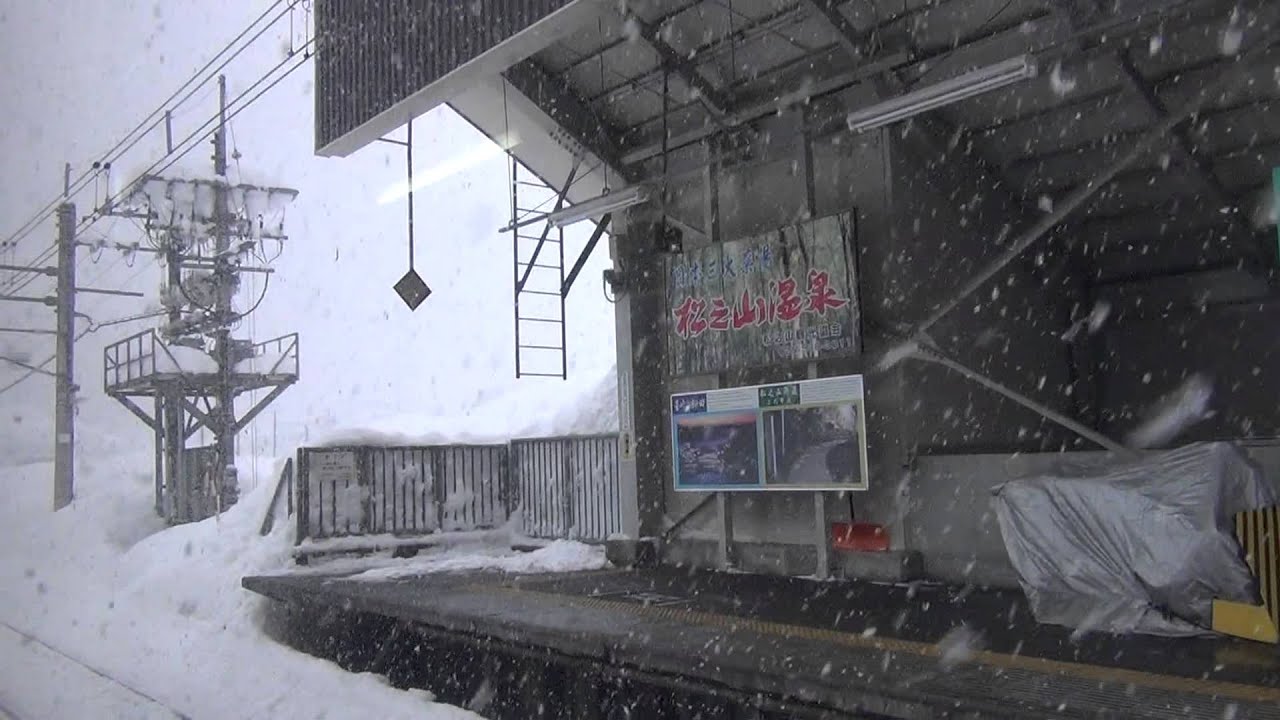 豪雪の北越急行ほくほく線 Hokuetsu Express Hokuhoku line in heavy snow - YouTube