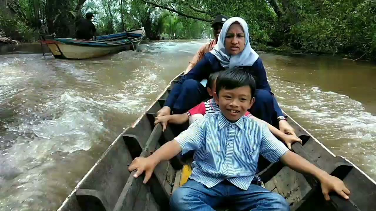 KESERUAN NAIK KAPAL KECIL (KELOTOK) - YouTube