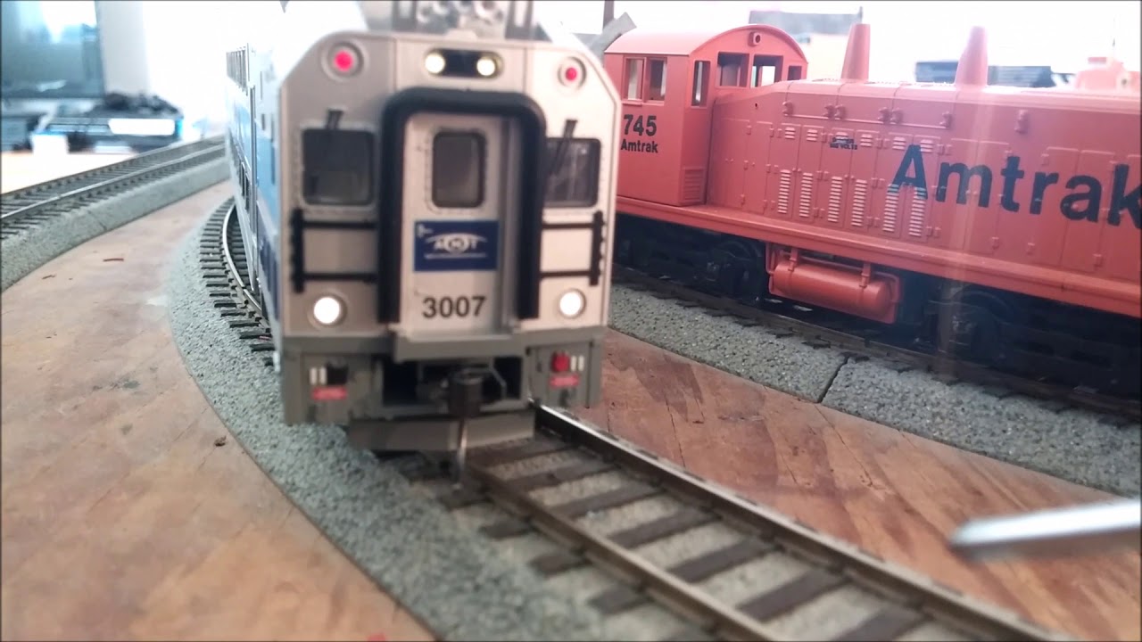 Product Review-Atlas ALP45-DP and Bombardier Commuter Cars - YouTube