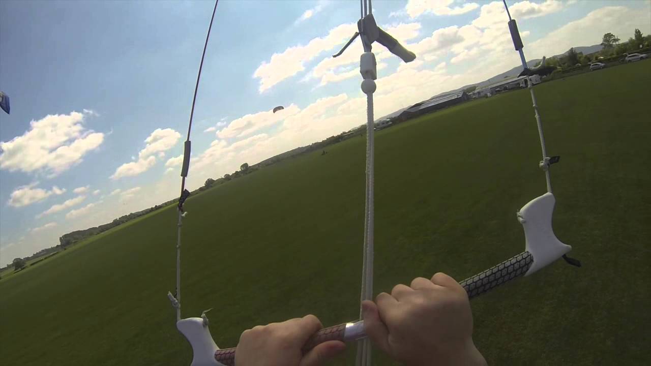 switch kites, light wind day - YouTube