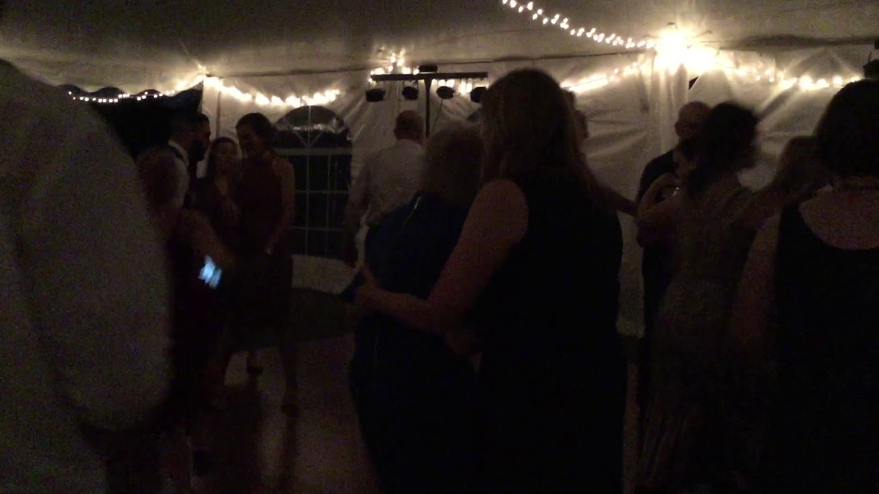 The Chicken Dance at Laura and Ryan’s wedding! - YouTube