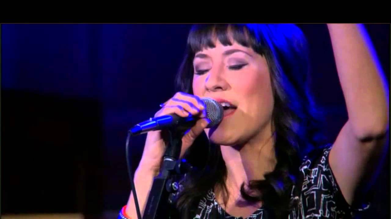 Hannah Garvey - The Solid Rock (Live) - YouTube