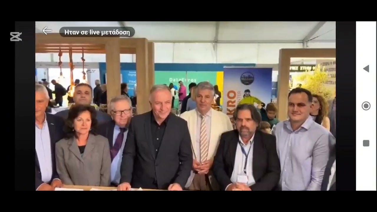 Αντιπεριφερειάρχης ανέβηκε σε... καρέκλα για να φαίνεται στις ...