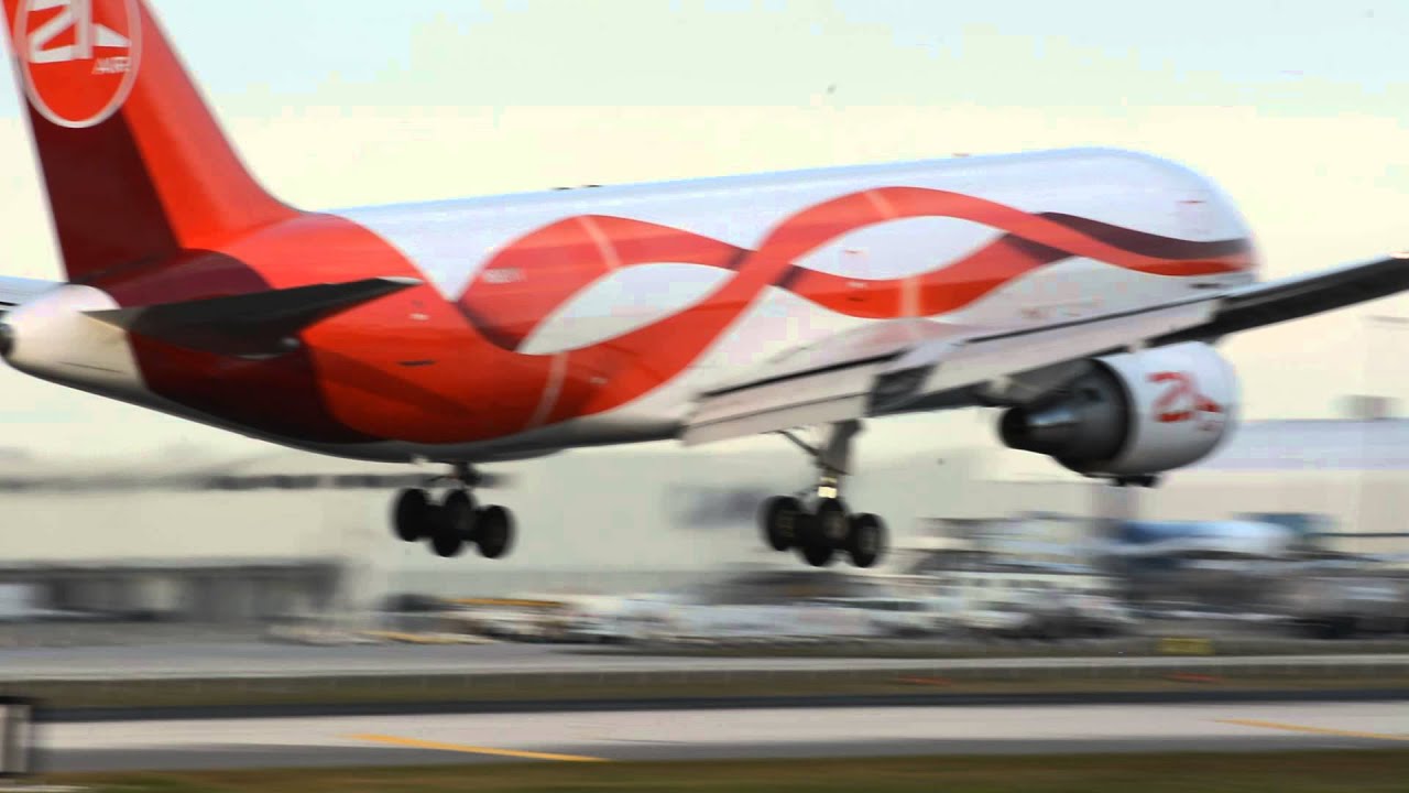 21 air Dynamic Airways 767-200 Close up Landing at Miami International ...