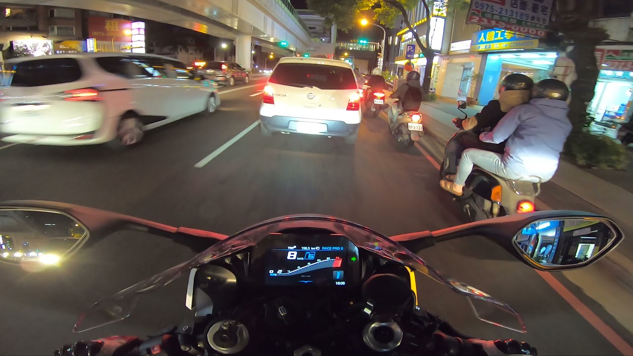 [One Day Rider] 2020 BMW S1000RR M｜台中市區走行 - YouTube