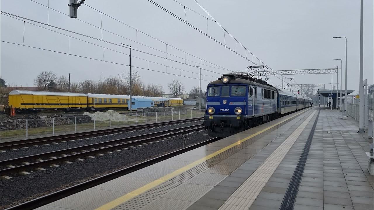 EP07-1045 + TLK ROZTOCZE z Bohumina do Lublina, zatrzymuje się na stacji Rzeszów Zachodni 22.11. ...