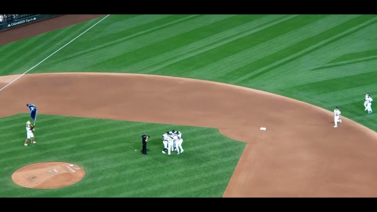 Seattle Mariners winning song is by Hendrix who was from here. - YouTube