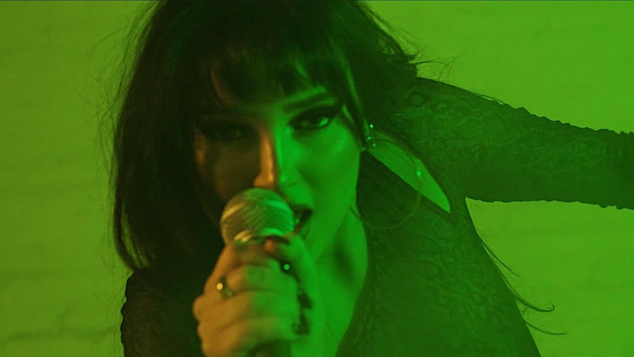 Genelle - Disturbia (Rihanna Cover) - YouTube