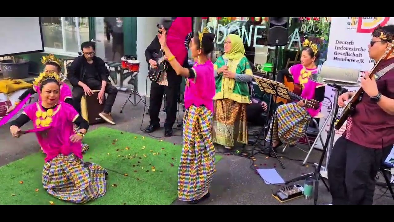 Pakarena dance with live music - YouTube