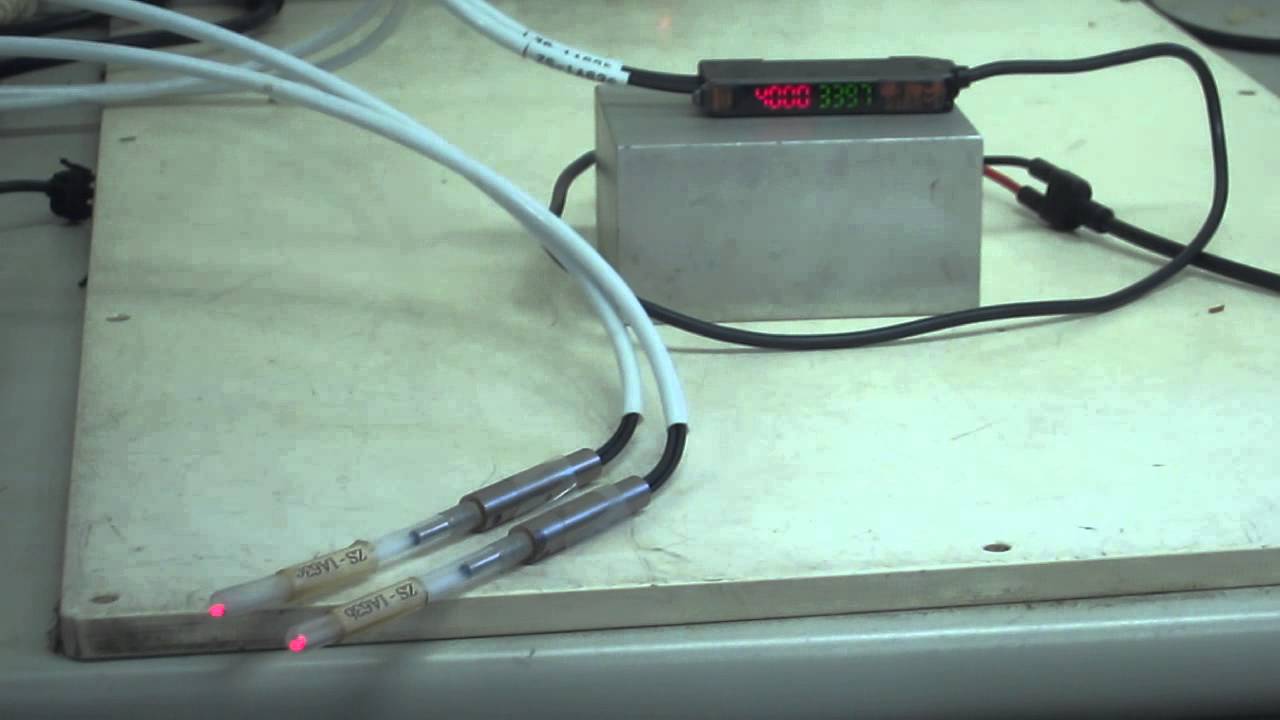 OMRON E3X-MDA6 Two digital fiber sensor type 動作確認 - YouTube