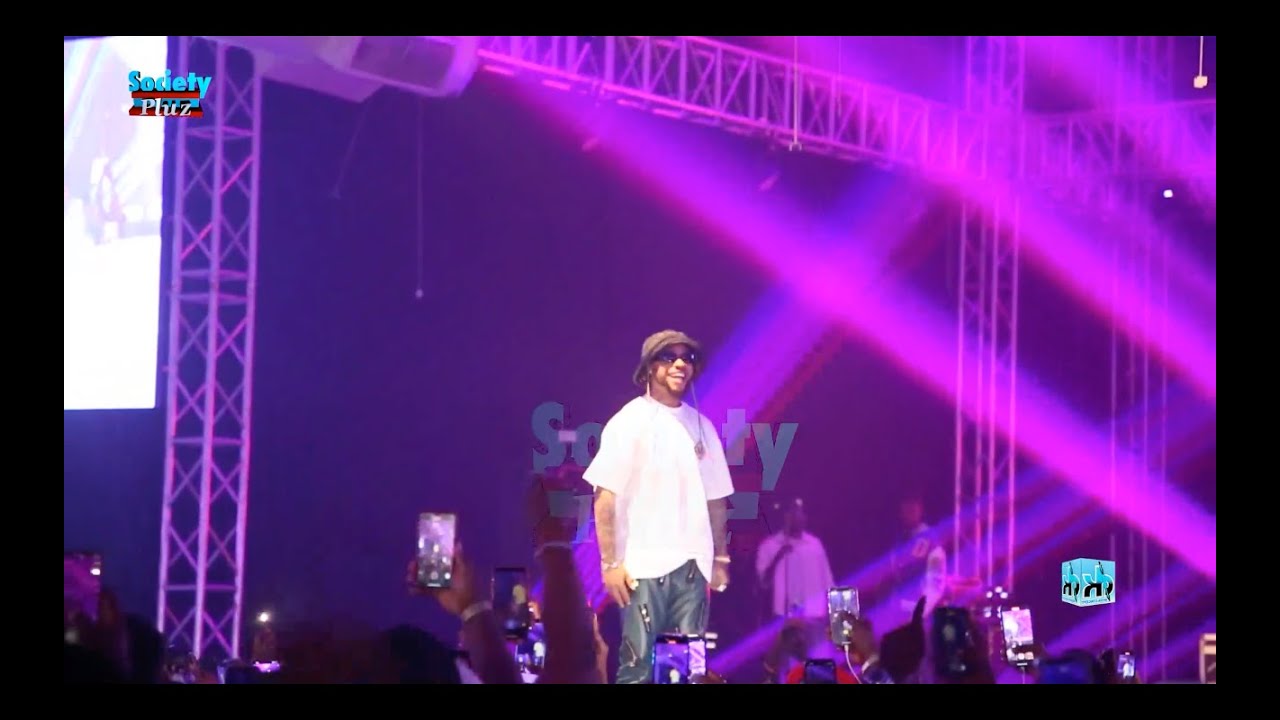 POCO LEE BEST MOMENT ON STAGE AS THE AUDIENCE TOOK OVER HIS PERFORMANCE ...