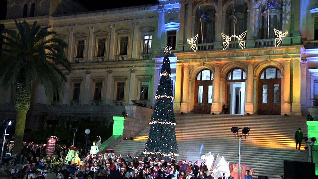 Φωταγωγήθηκε το χριστουγεννιάτικο δέντρο στην πλατεία Μιαούλη - YouTube