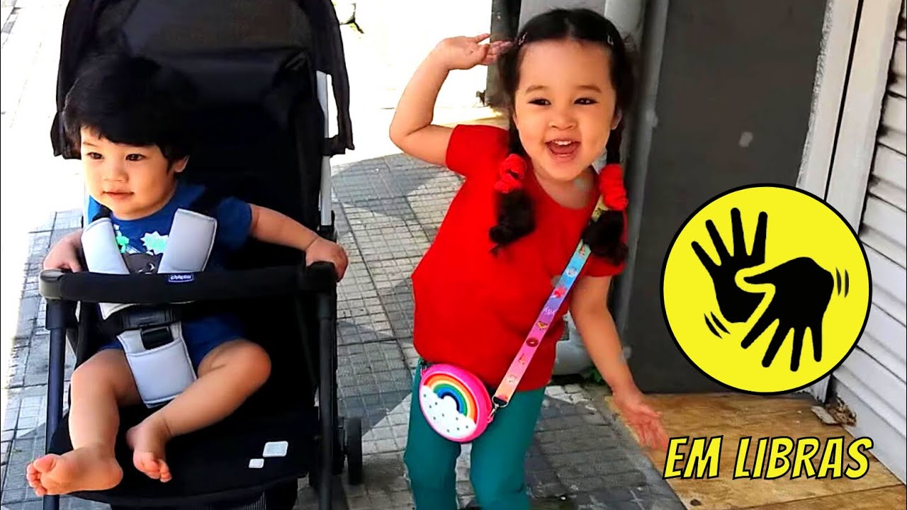 CLARA E BENTO PASSEIAM NA RUA - DIVERSÃO EM LIBRAS PARA CRIANÇAS ...