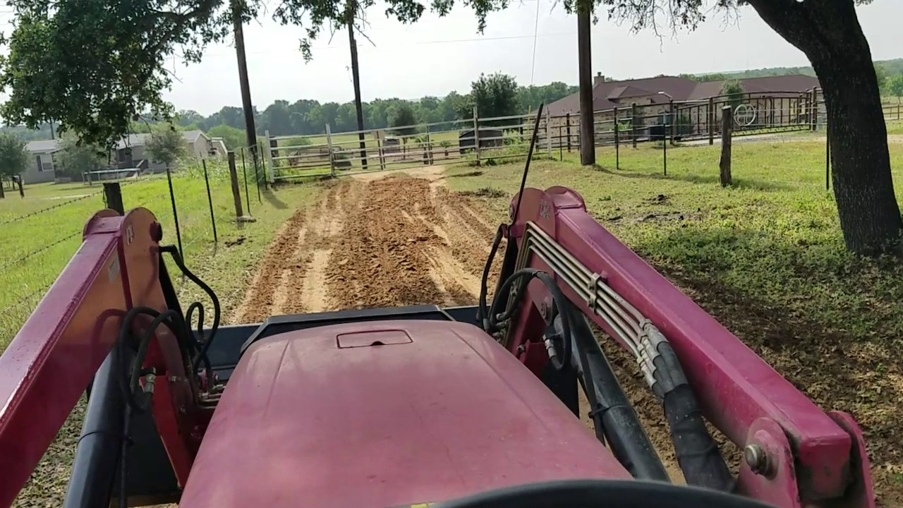 Box Blading a customers driveway. Approx 800 feet. - YouTube