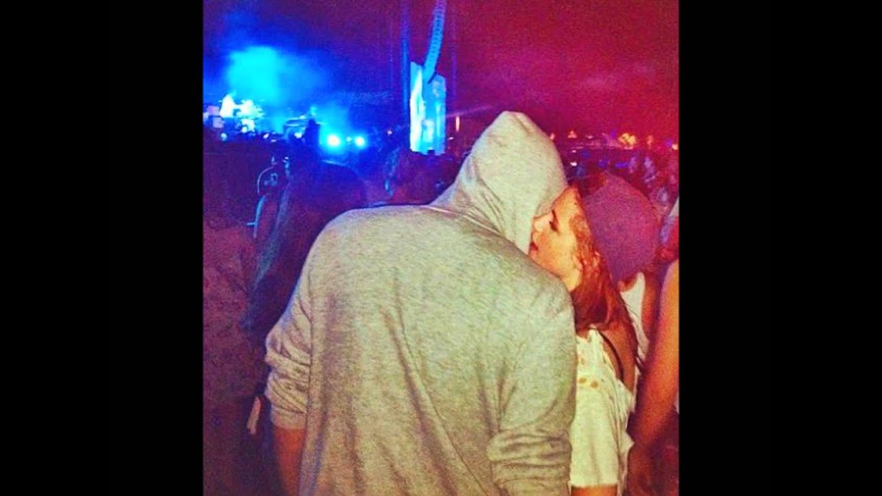 More pics of Robsten from Coachella - YouTube