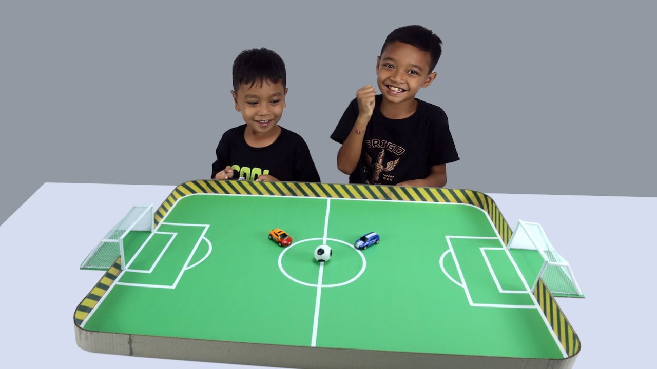 CARDBOARD GAME DIY | CAN THEY PLAY TOGETHER? - YouTube