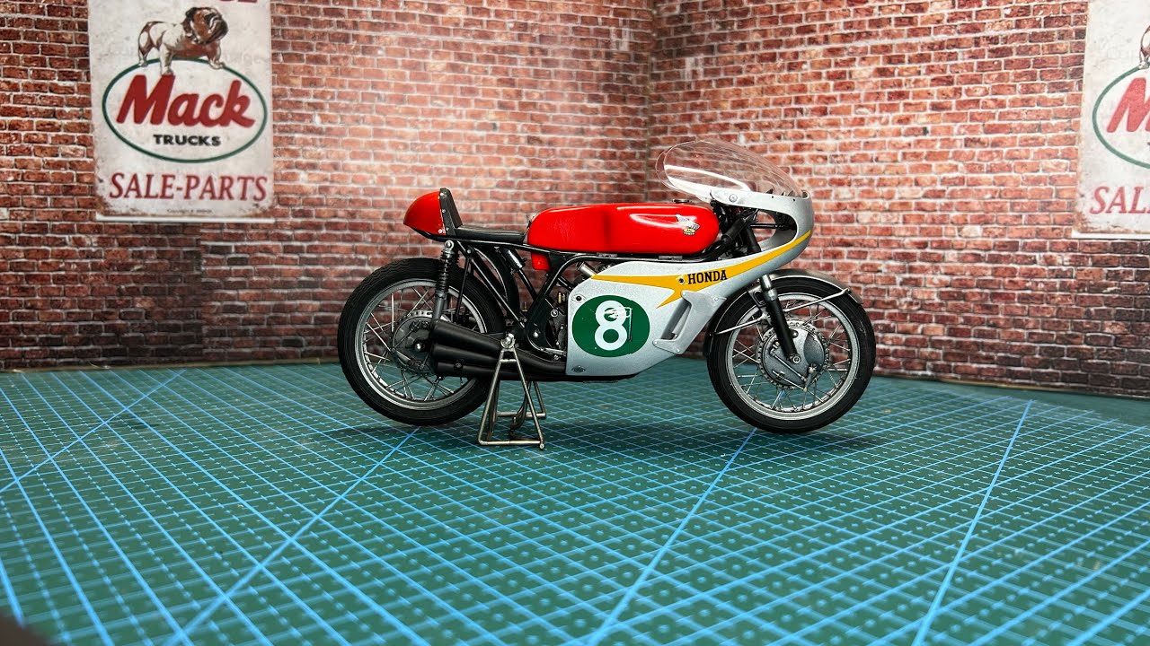 Final on Honda RC166 Racer by Tamiya - YouTube