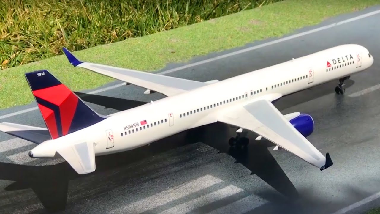 Boeing 757-300 Delta 1/144 Eastern Express assembly - YouTube