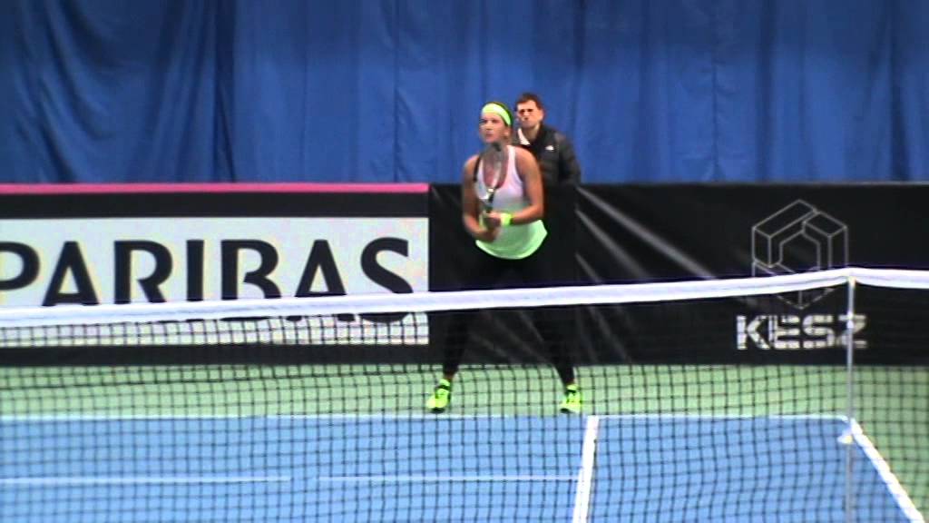 Victoria Azarenka hits the practice court - YouTube