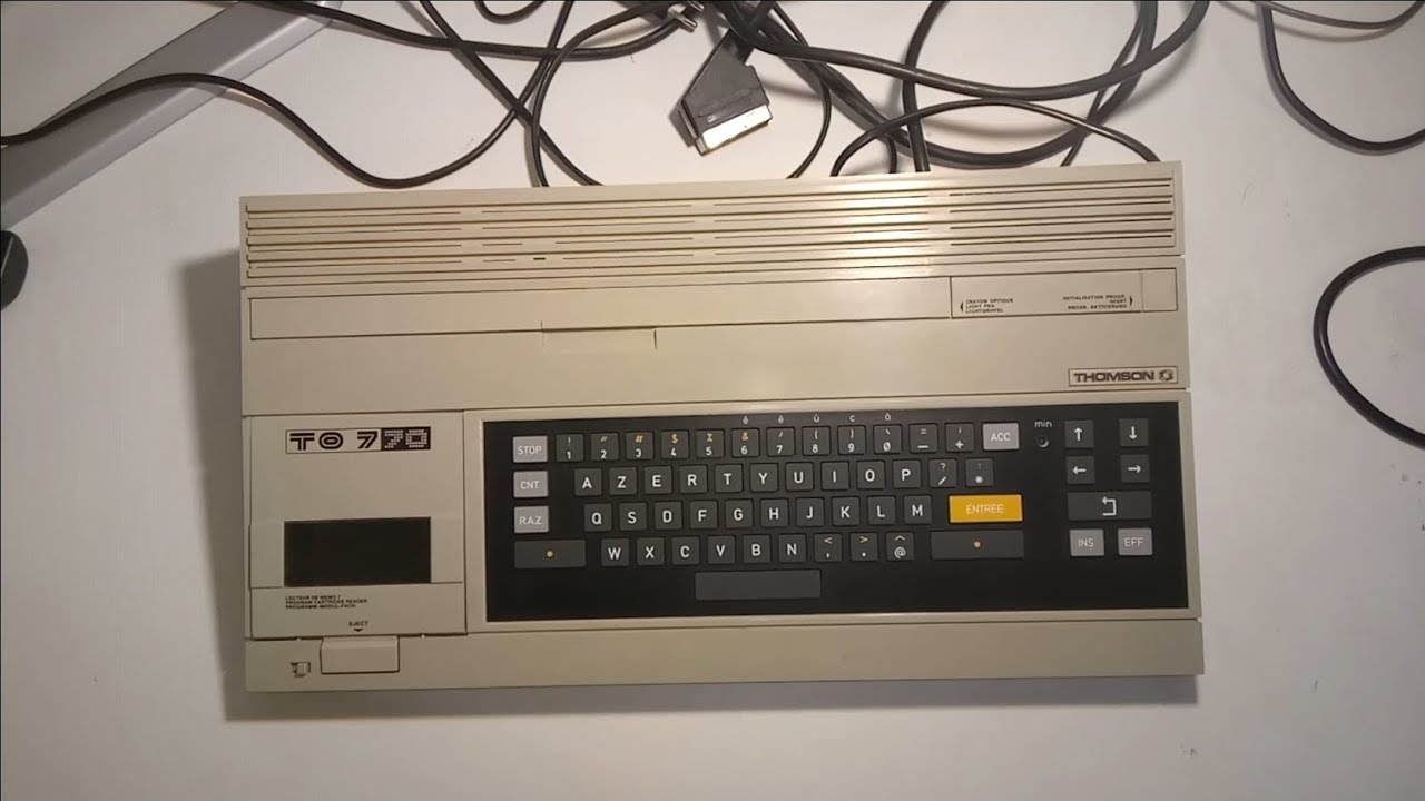 Réparation THOMSON TO7/70 - YouTube