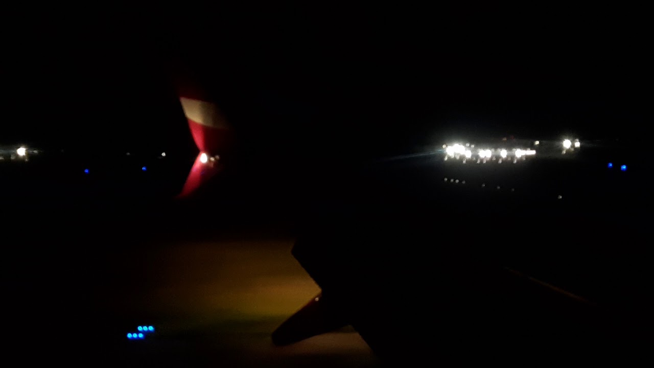 Swoop Flight 106 - Landing at Abbotsford Airport (Night) - YouTube