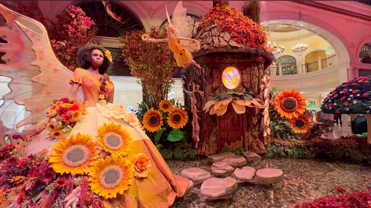 Las Vegas Bellagio - Conservatory fall theme decoration - Day and night ...