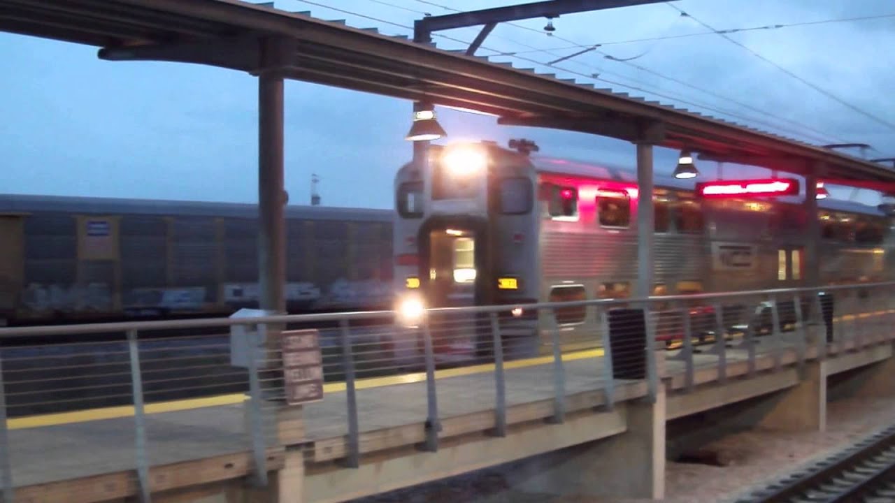 South Shore Line NICTD Bi-levels arrive at Hegewisch Station - YouTube