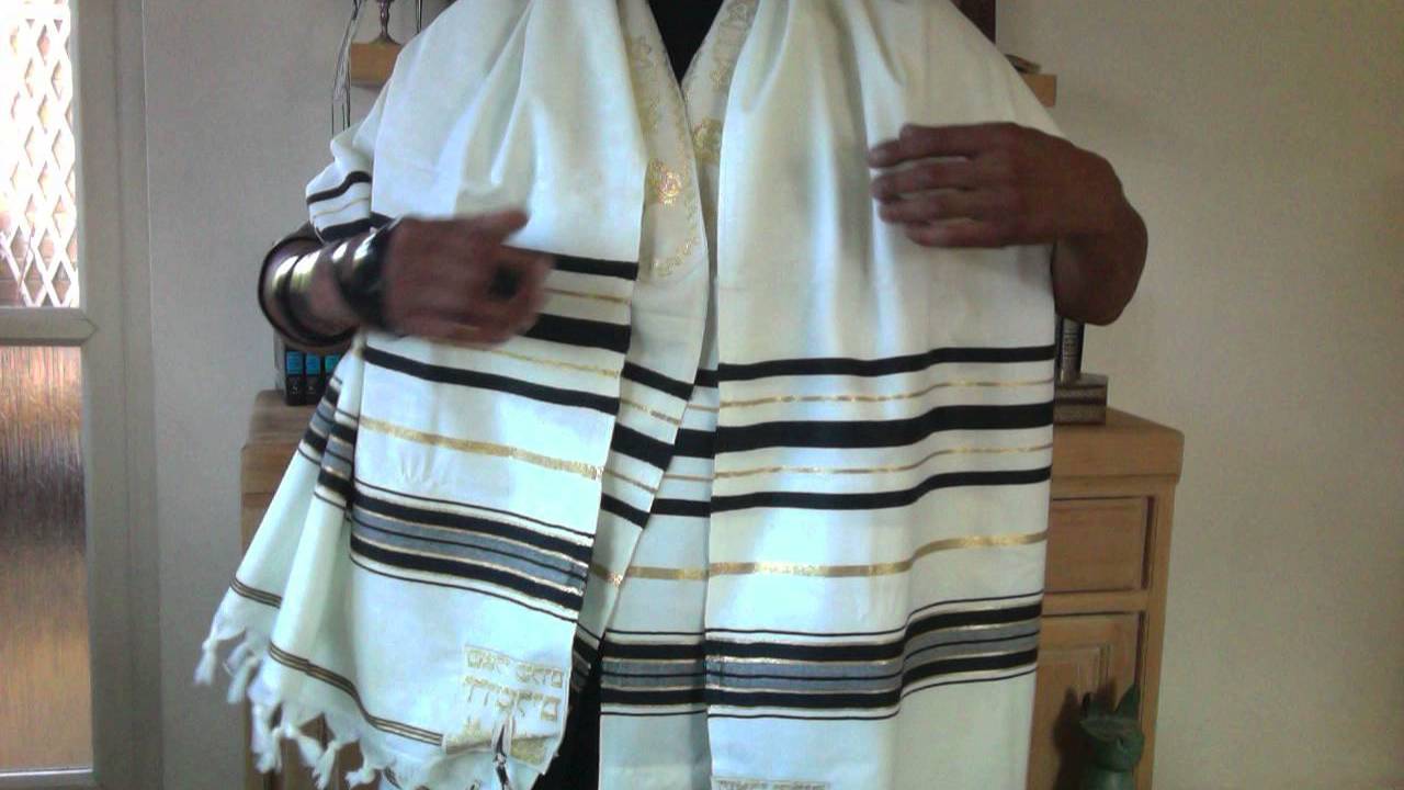 PUTTING ON TALLIT AND PRAYERS - YouTube