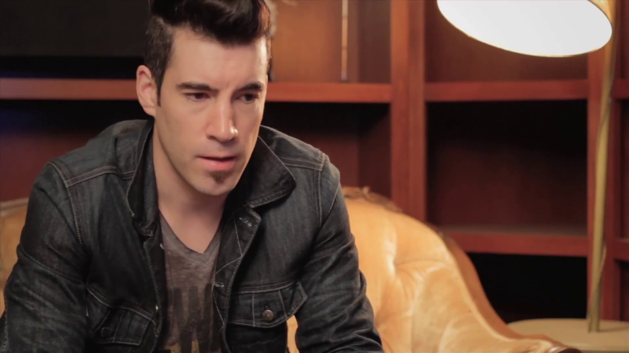 Tyler Connolly of Theory of a Deadman ¦ Beacon Moment episode 35 - YouTube