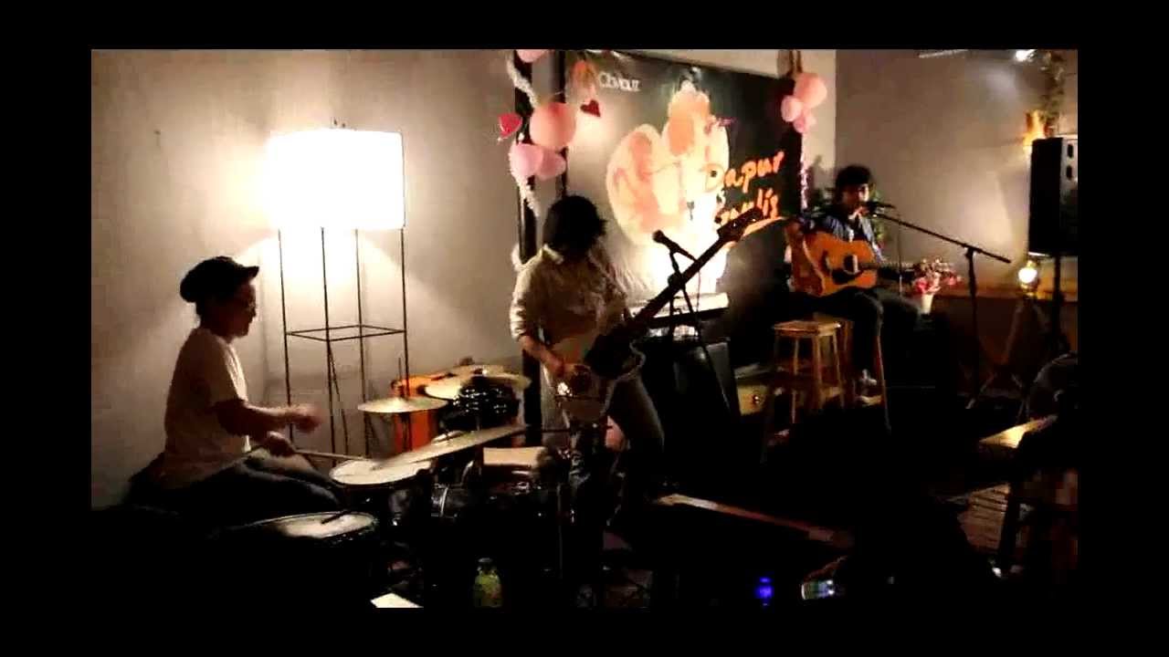 Tokyolite - Coba (Live at Dapur Geulis) - YouTube