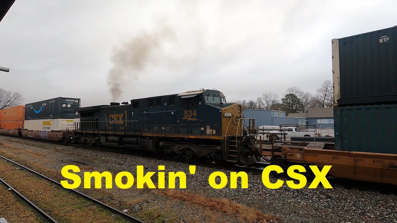 GE Locomotive Identifies as an Alco - 534 Smoking Heavily on CSX I026 ...