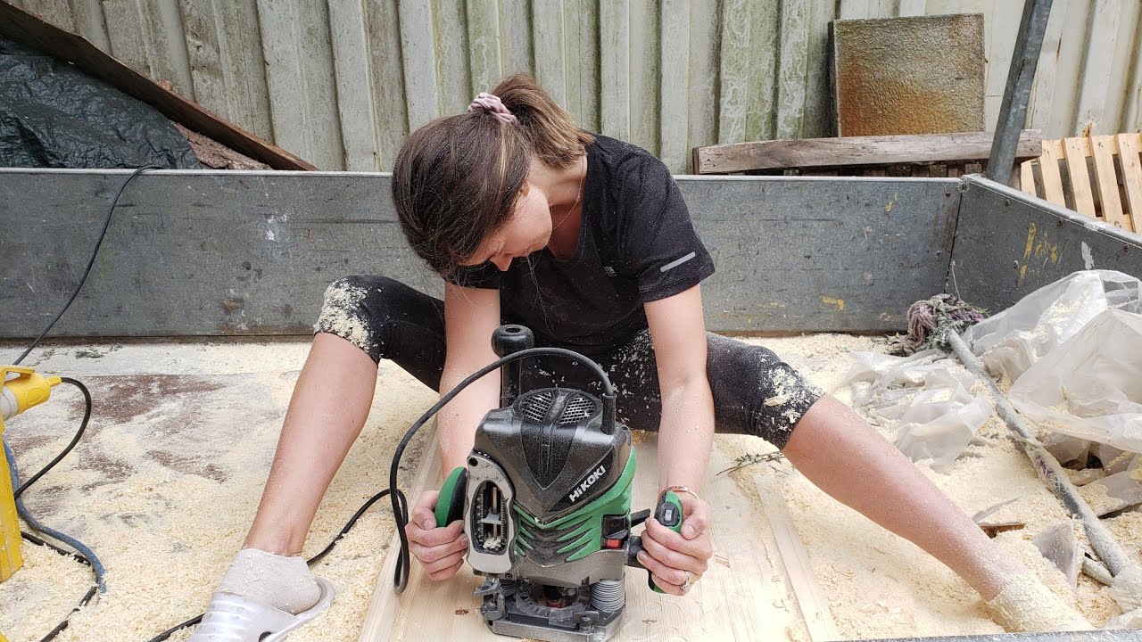 hitachi hikoki m12v2 1/2 inch router - YouTube