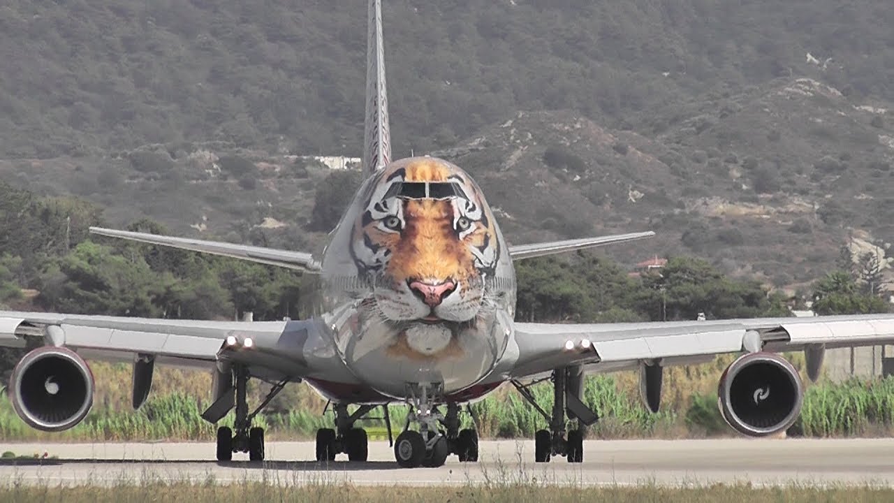Tiger Boeing take-off - YouTube