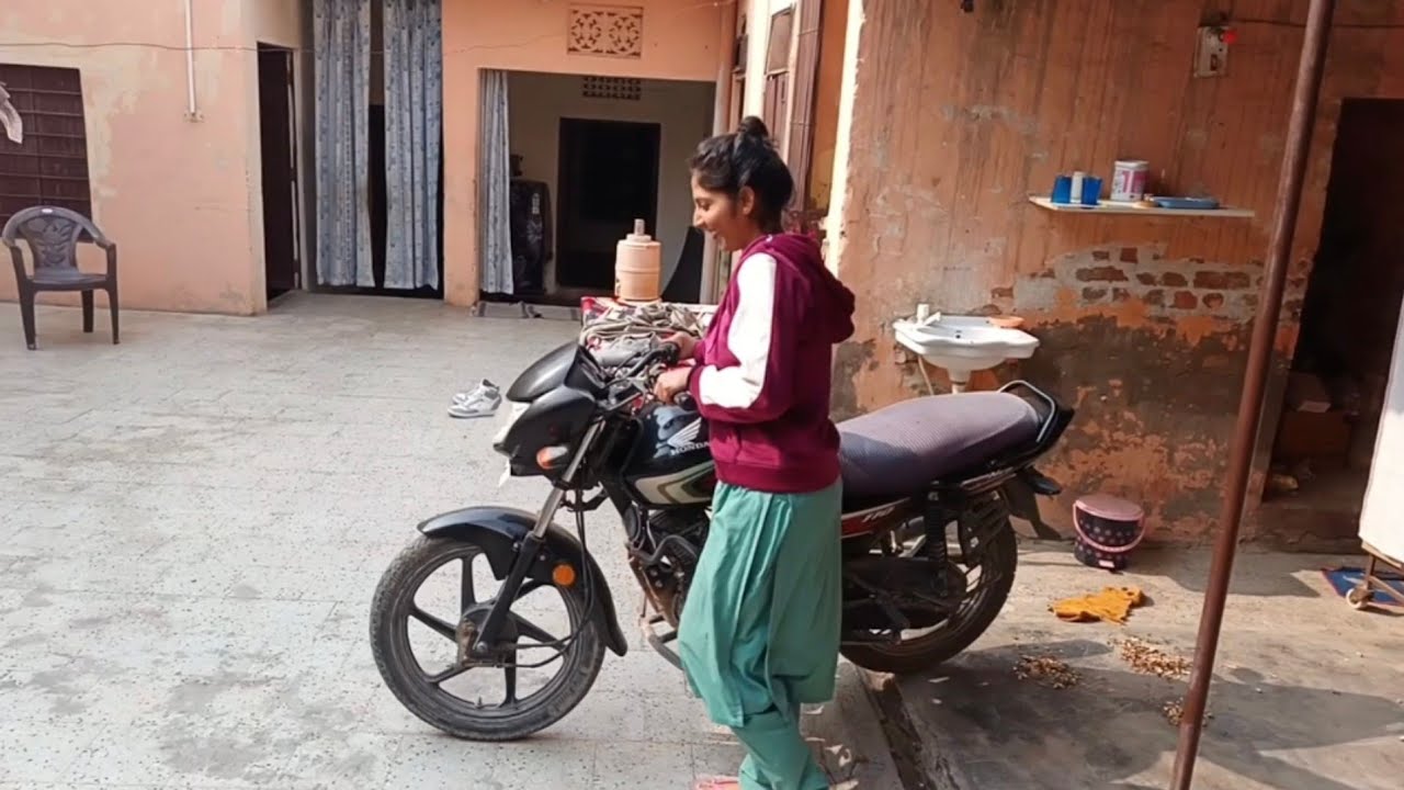 आज मैंने बाइक लगाई पार्किंग में ||Vlog | subscribe like comment Jarur ...