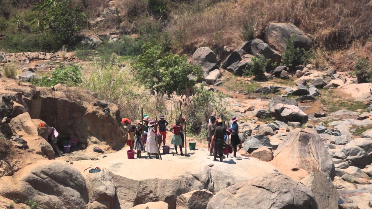 Madagascar Gold Mining Town - YouTube