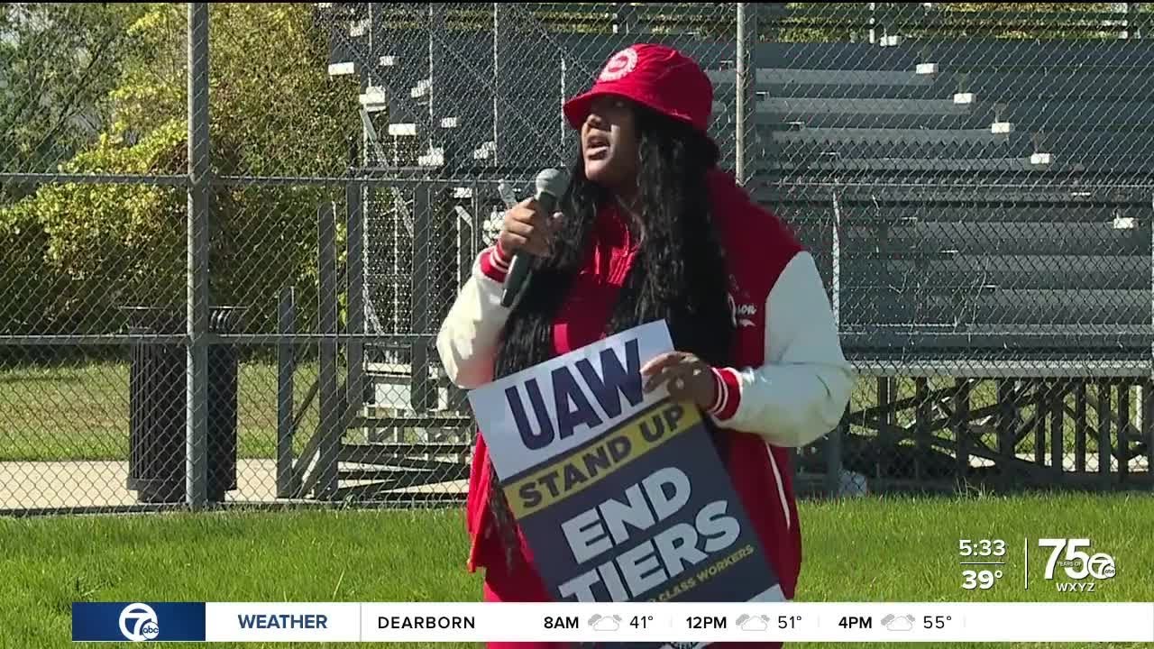 UAW supplemental workers hold rally Sunday in Detroit - YouTube