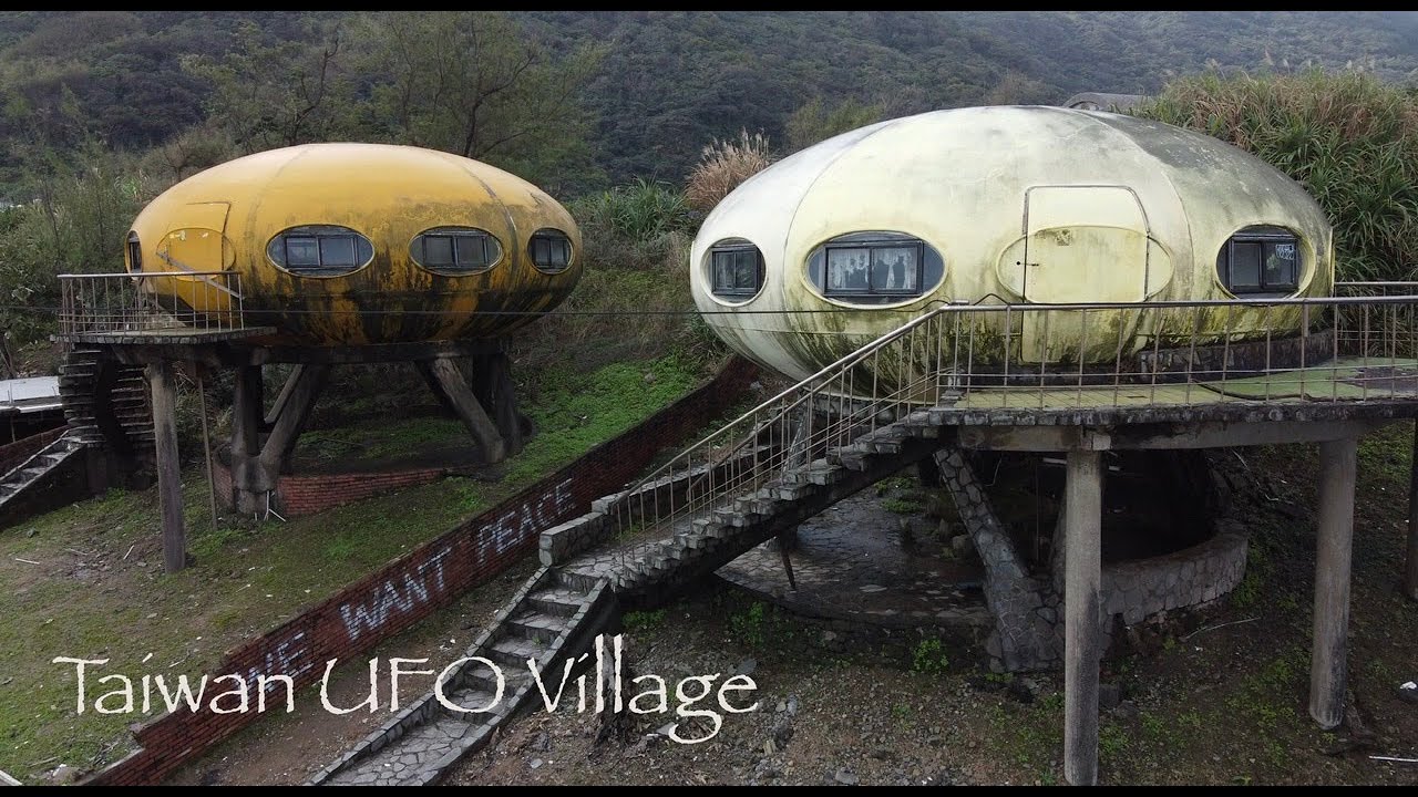 Taiwan UFO Village & Futuro Houses Casas Ovni 萬里飛碟屋 - YouTube